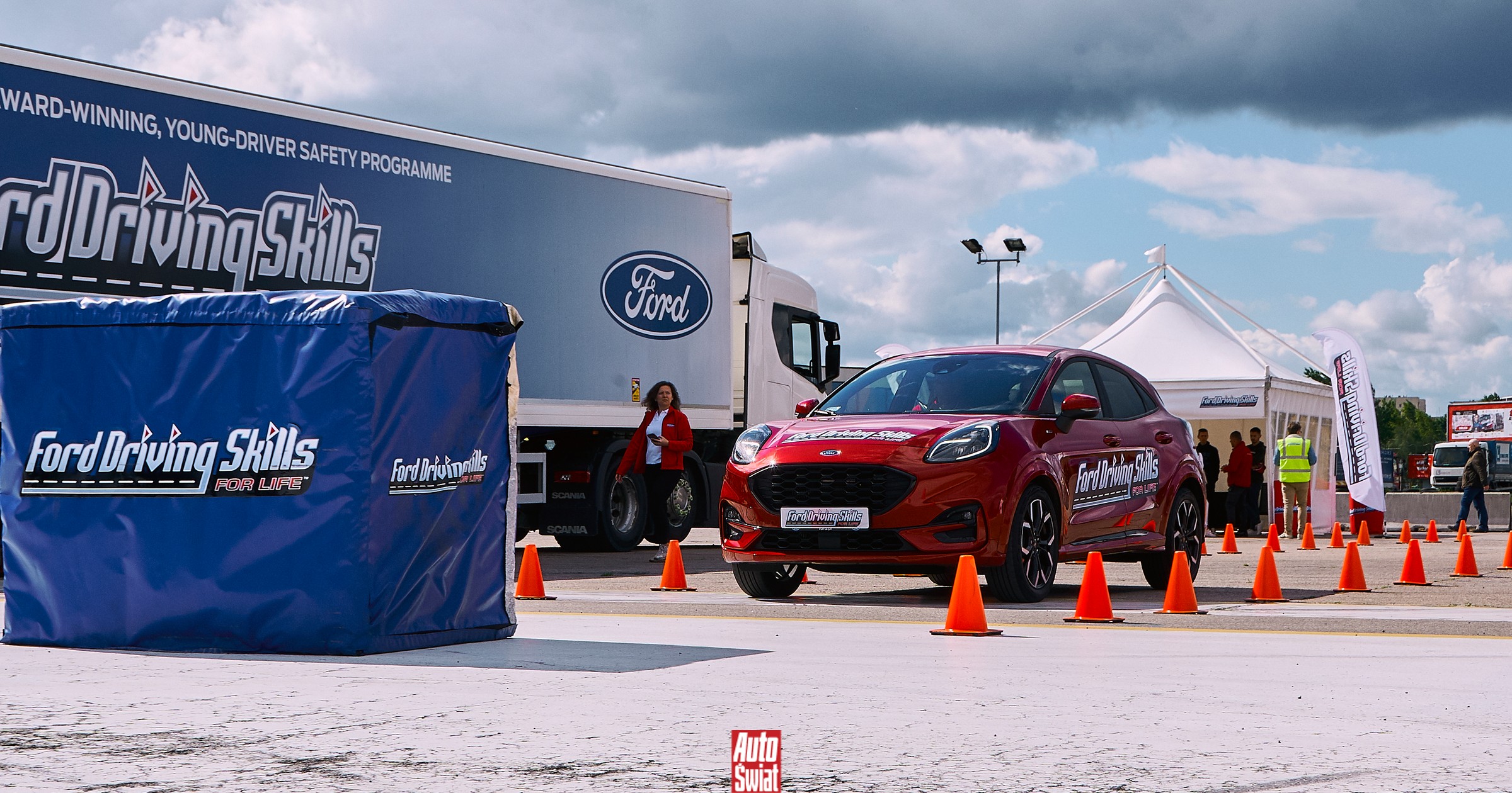 Ford szkoli młodych kierowców. Jak działa Ford Driving Skills for Life?