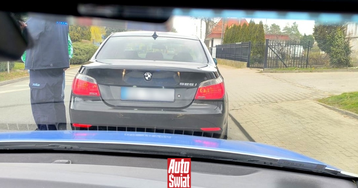 Policjant zwrócił uwagę na tablice BMW. Czegoś brakowało - Auto Świat