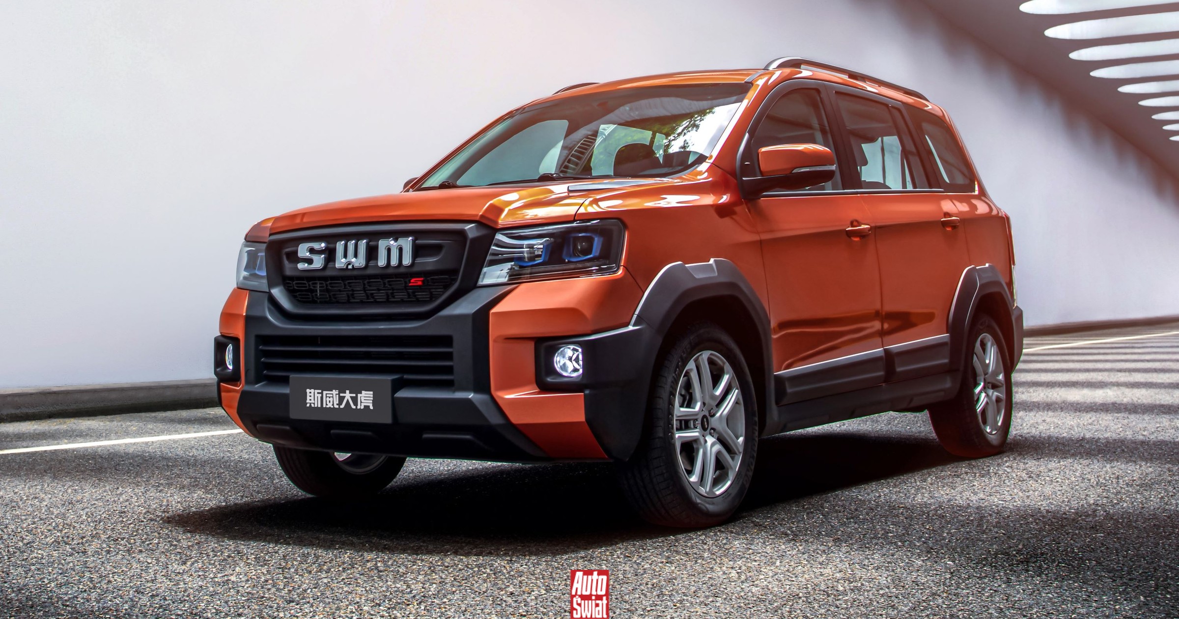 SWM G03F to chiński 7-osobowy SUV za niecałe 95 tys. zł. Ma 5 lat gwarancji i włoskie korzenie ...