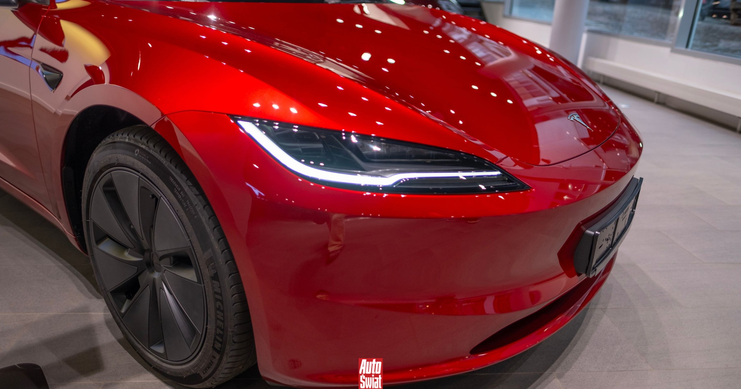 Tesla zanotowała spadek sprzedaży pierwszy raz od wielu lat. Akcje ...