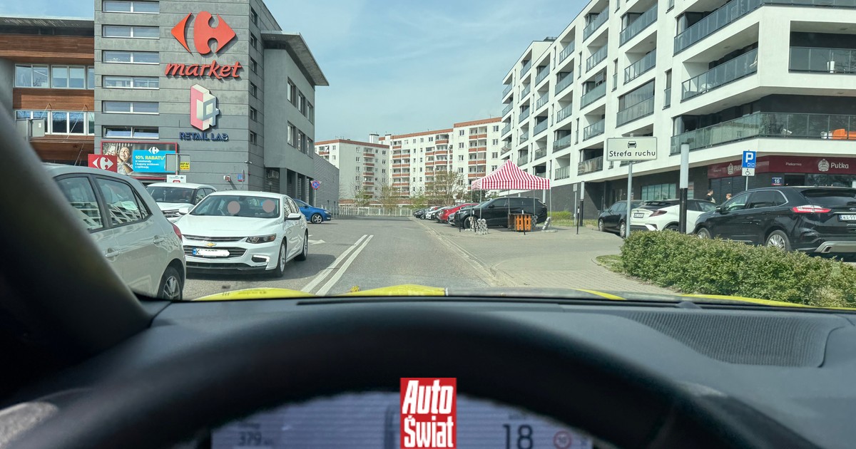 Parking pod hipermarketem – kto tu ma pierwszeństwo? - Auto Świat