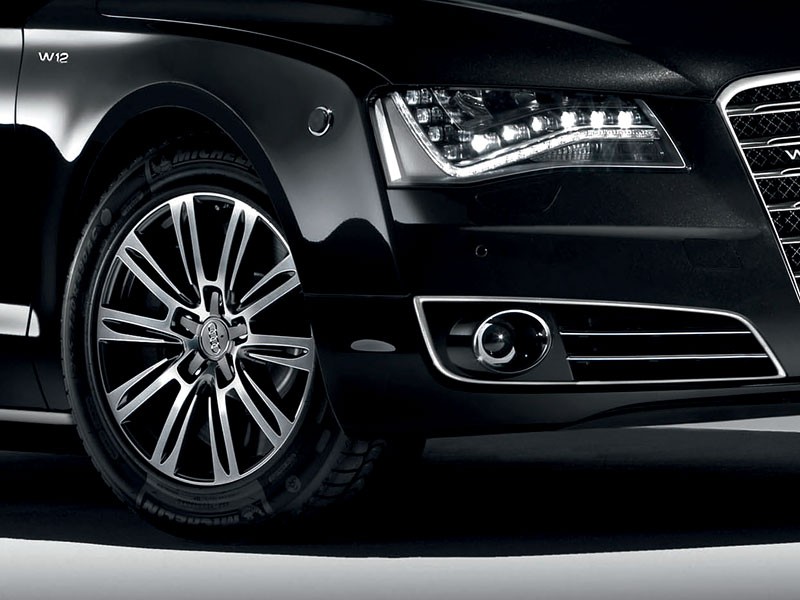 Pancerne Audi A8L W12 bardziej odporne na strzały - Auto Świat