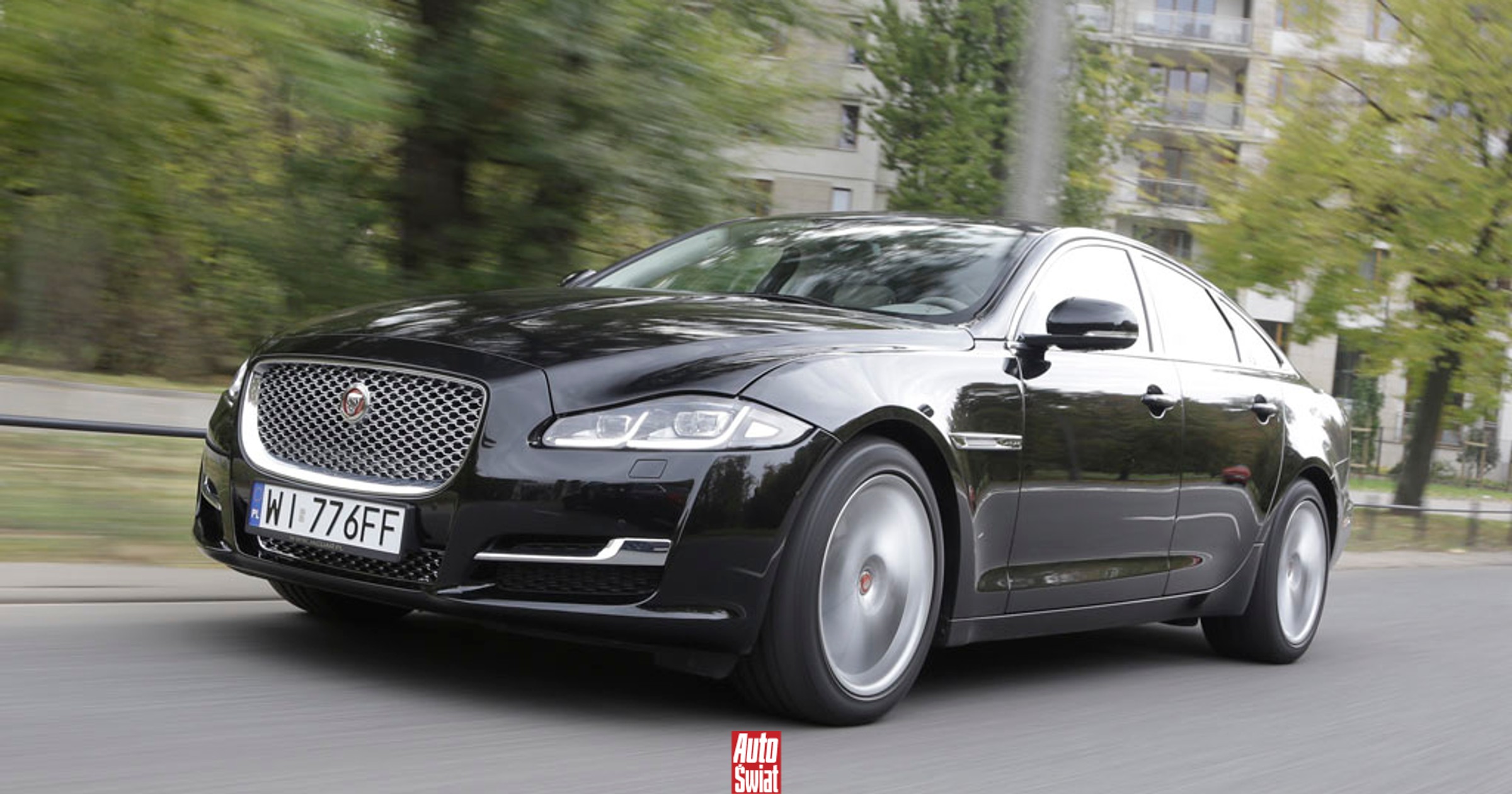 Jaguar XJ V6 - stylowo autonomiczny - Auto Świat
