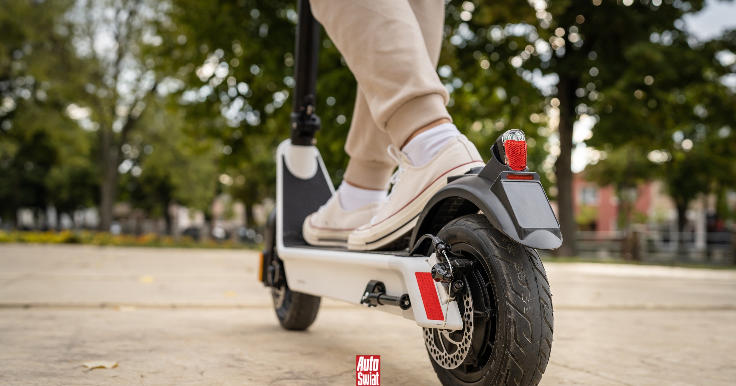 Jazda na hulajnodze elektrycznej – aktualne przepisy, zakazy i mandaty