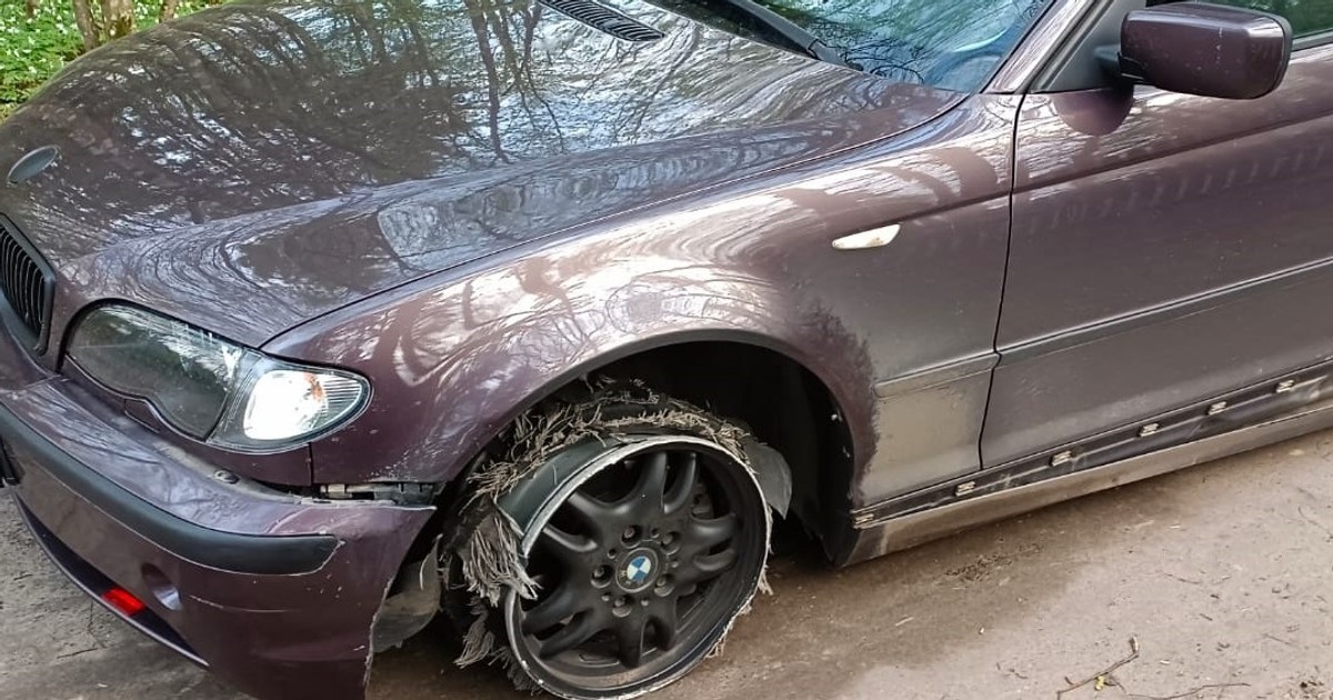 Uciekał strażnikom granicznym BMW na samych felgach. Musieli strzelać ...