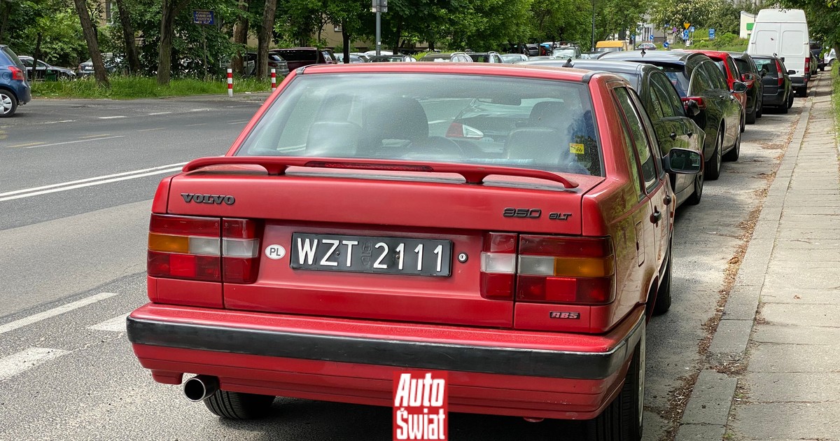 Czarne tablice rejestracyjne na nowym aucie. Kierowcy padają ofiarą ...