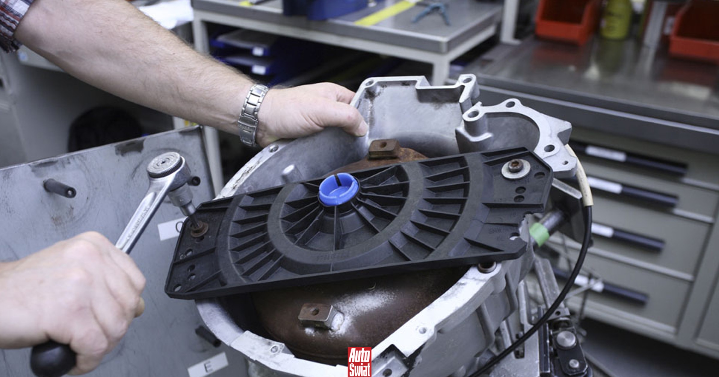 Czym się różnią automaty? Czyli skrzynia skrzyni nierówna - Auto Świat