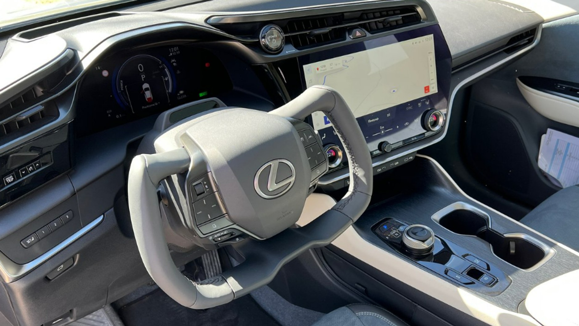 Lexus RZ i Lexus ES. Elektryczny SUV z wolantem i sedan premium w nowej ...