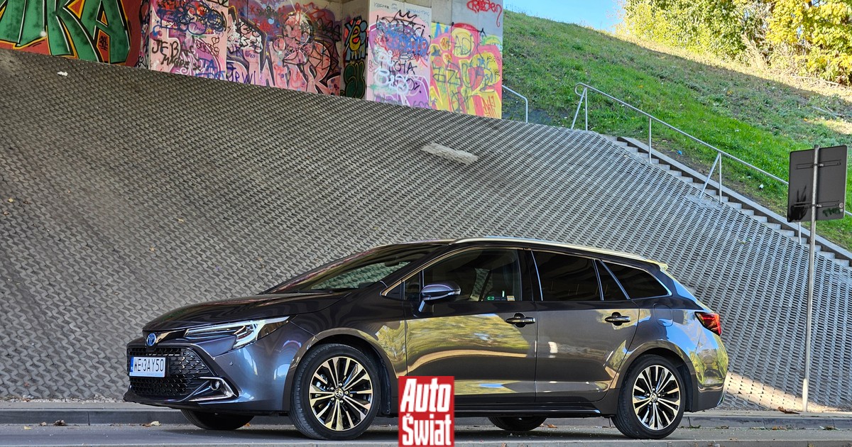 Sprzedaż Priusa szoruje po dnie. Tymczasem Toyota świętuje prawdziwy ...